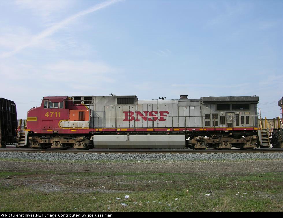 BNSF 4711